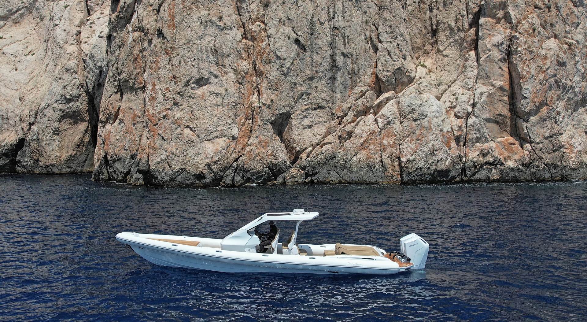Venom 44 Open Outboard – Ribco